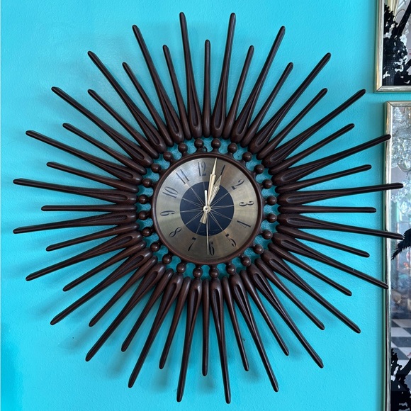 Accents | Vintage Syrocco Starburst Clock Brown Plastic Working | Poshmark
